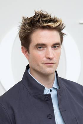 Robert Pattinson Is Predator Catcher Chris Hansen in First 'Primetime ...